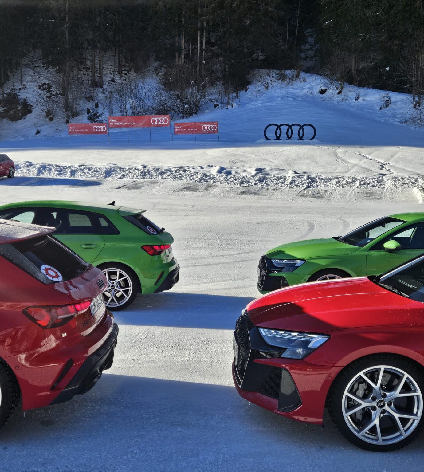 Audi 'Into the White': Lujo y conducción extrema en los Alpes